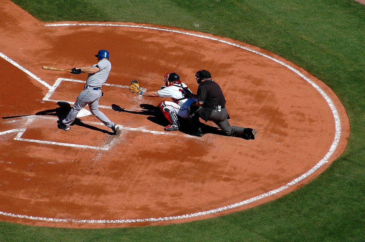 Pitch Everything. Crafting an effective startup pitch… | by Rodrigo ...