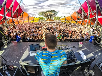 Why Do Some People Get Nervous When Speaking in Front of a Crowd? | by ...