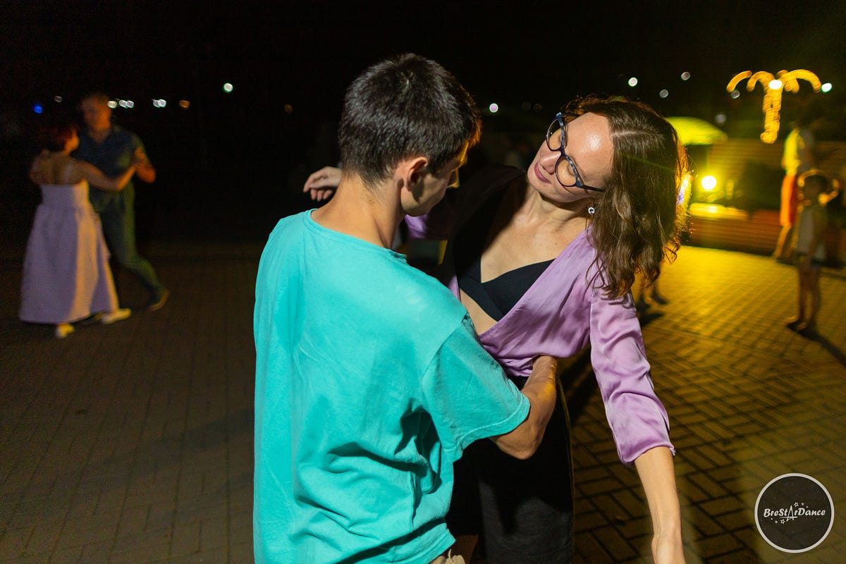 4 things we can all learn from social dancing | by Nika Dulevich | Medium