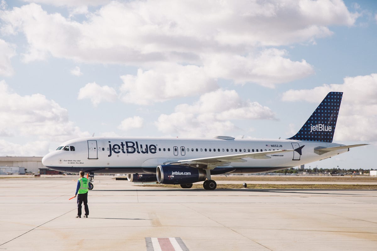 4 airline industry tips for tech startups | by Ruchit Majmudar ...