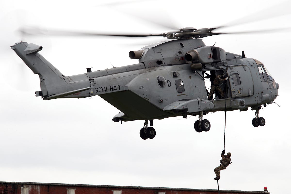 Commando choppers prepare for hurricanes | by Ministry of Defence | Medium