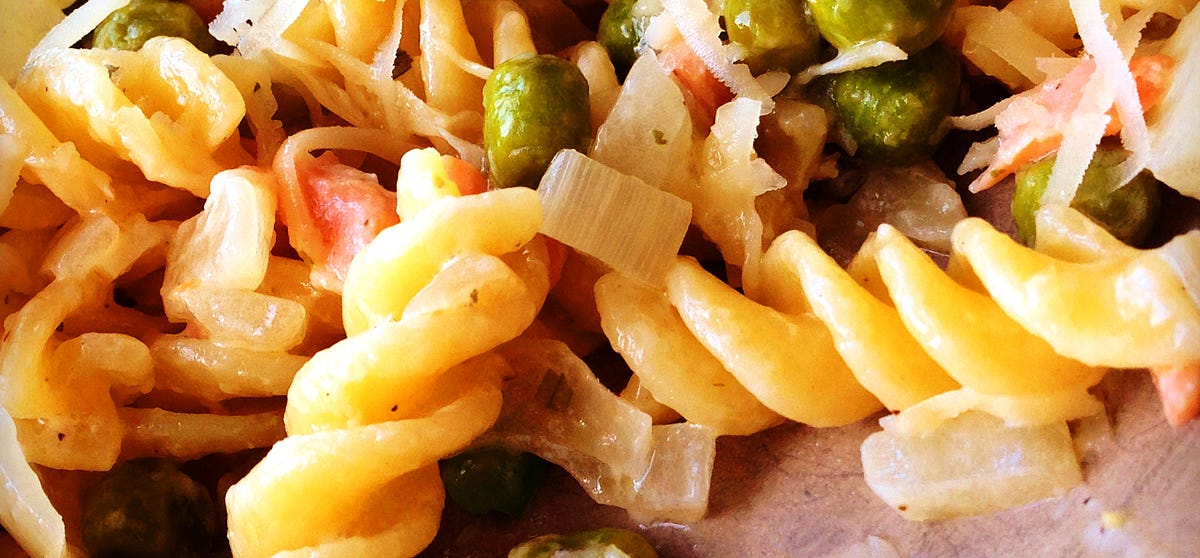 Rakuunainen kylmäsavulohipasta. Resepti on yksinkertainen ja suurin osa… | by Miikka Leinonen ...