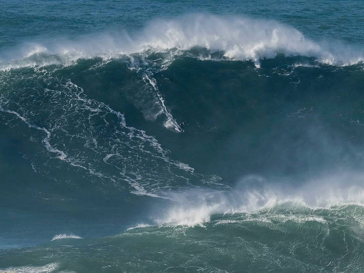 Le record de la plus grosse vague jamais surfée battu par un anglais mi-Décembre ? | by Laurent ...