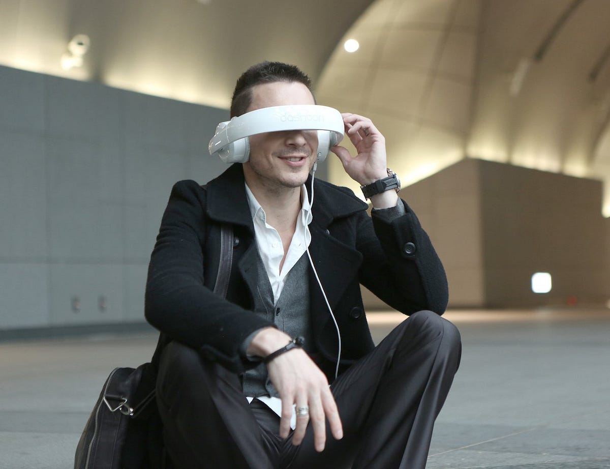 15 Virtual Reality Gadgets For That “Different World” Experience | by ...