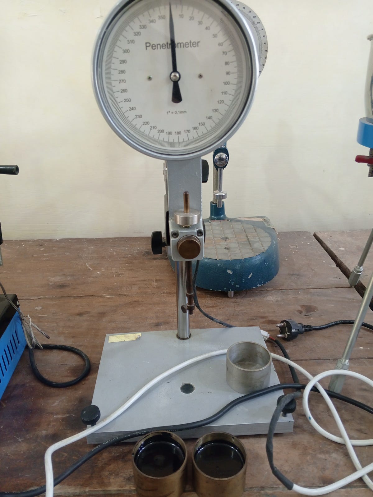 Penetration test in bitumen | by Yasir Memon | Medium