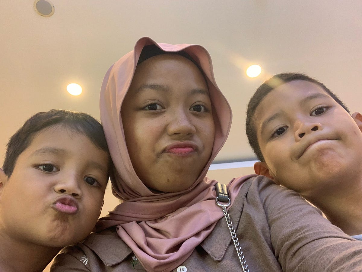 Hi, Adikku. - Ale. - Medium