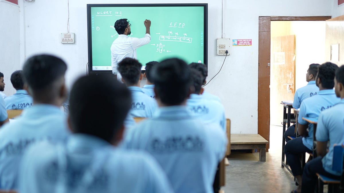 How to Choose the Best NEET, JEE Coaching Institute: A Complete Guide ...