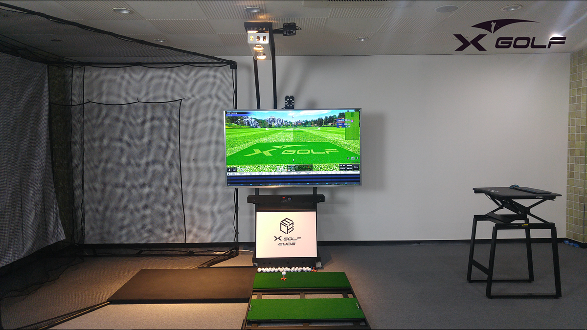 THE WORLD FIRST MOVABLE INDOOR GOLF SIMULATOR | by Ryan Choi | XGOLF ...