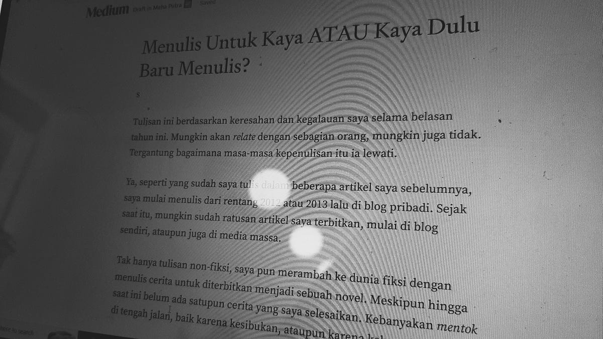 Menulis Untuk Kaya ATAU Kaya Dulu Baru Menulis? | by Maha Putra | Nov, 2024 | Medium