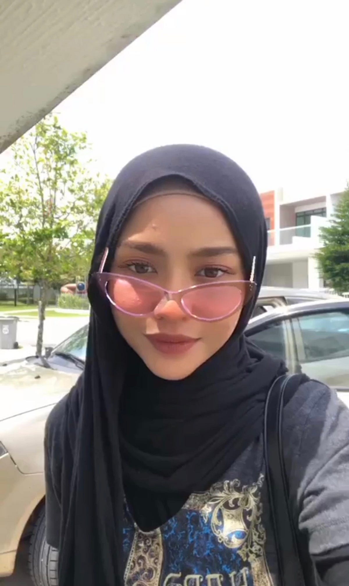 Kacamata threesome sepong di kamar mandi - bokep gemoy - Medium