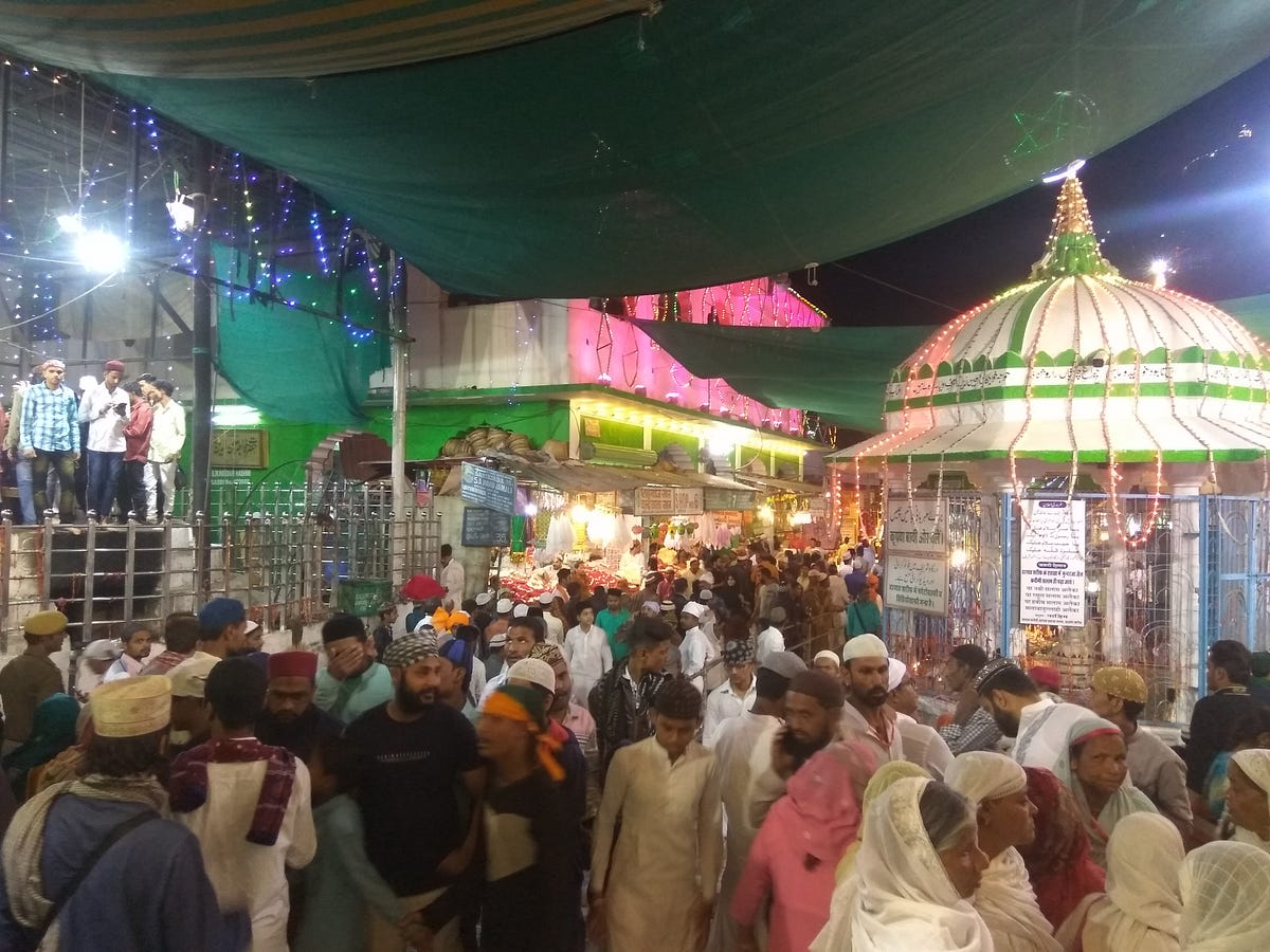 Two Pearls on a Face. A horde of people, different faces, and… | by ...