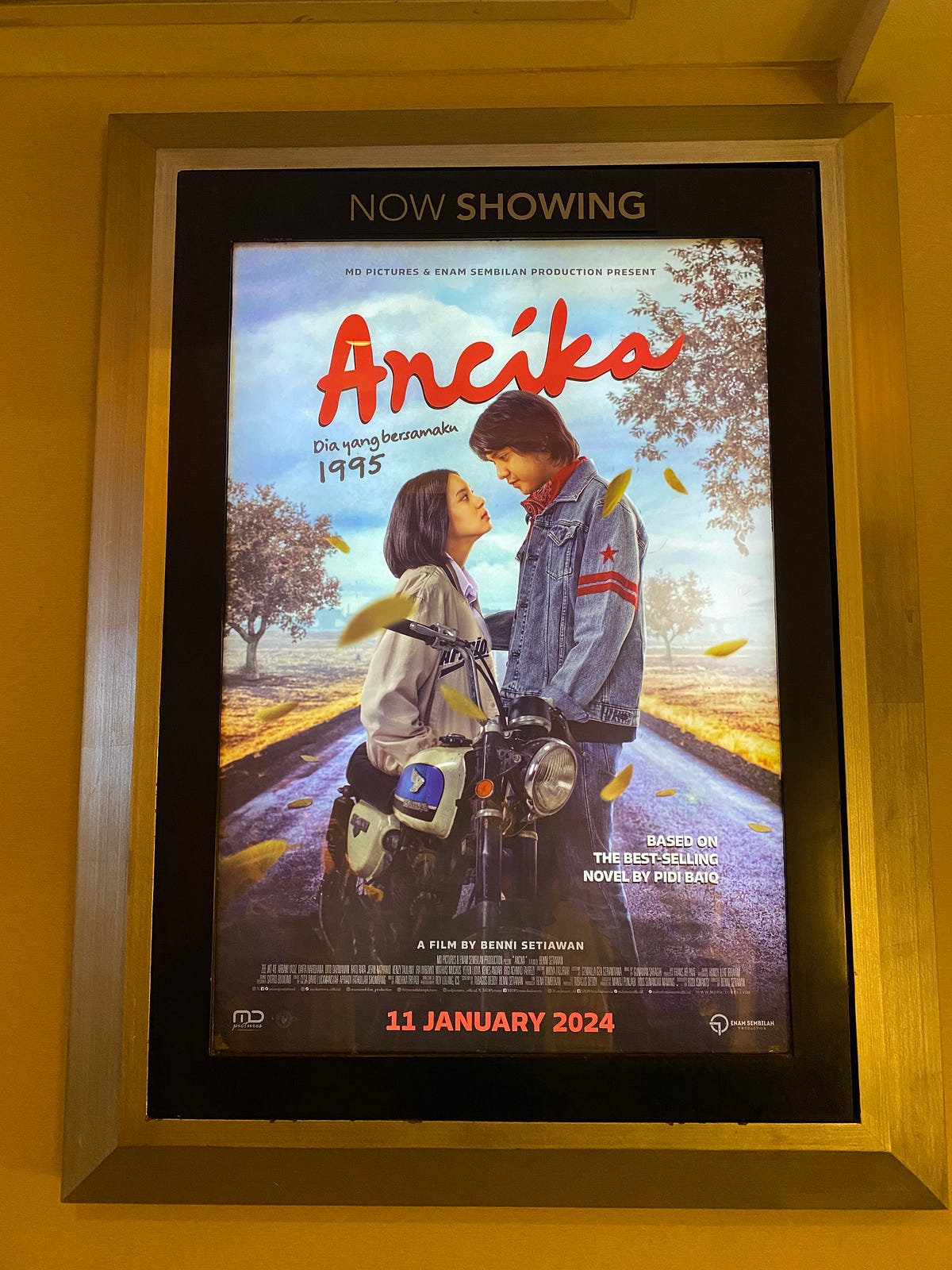 Film “Ancika: Dia yang Bersamaku Tahun 1995”: Babak Akhir Manis Kisah Cinta Dilan | by Nabilla ...