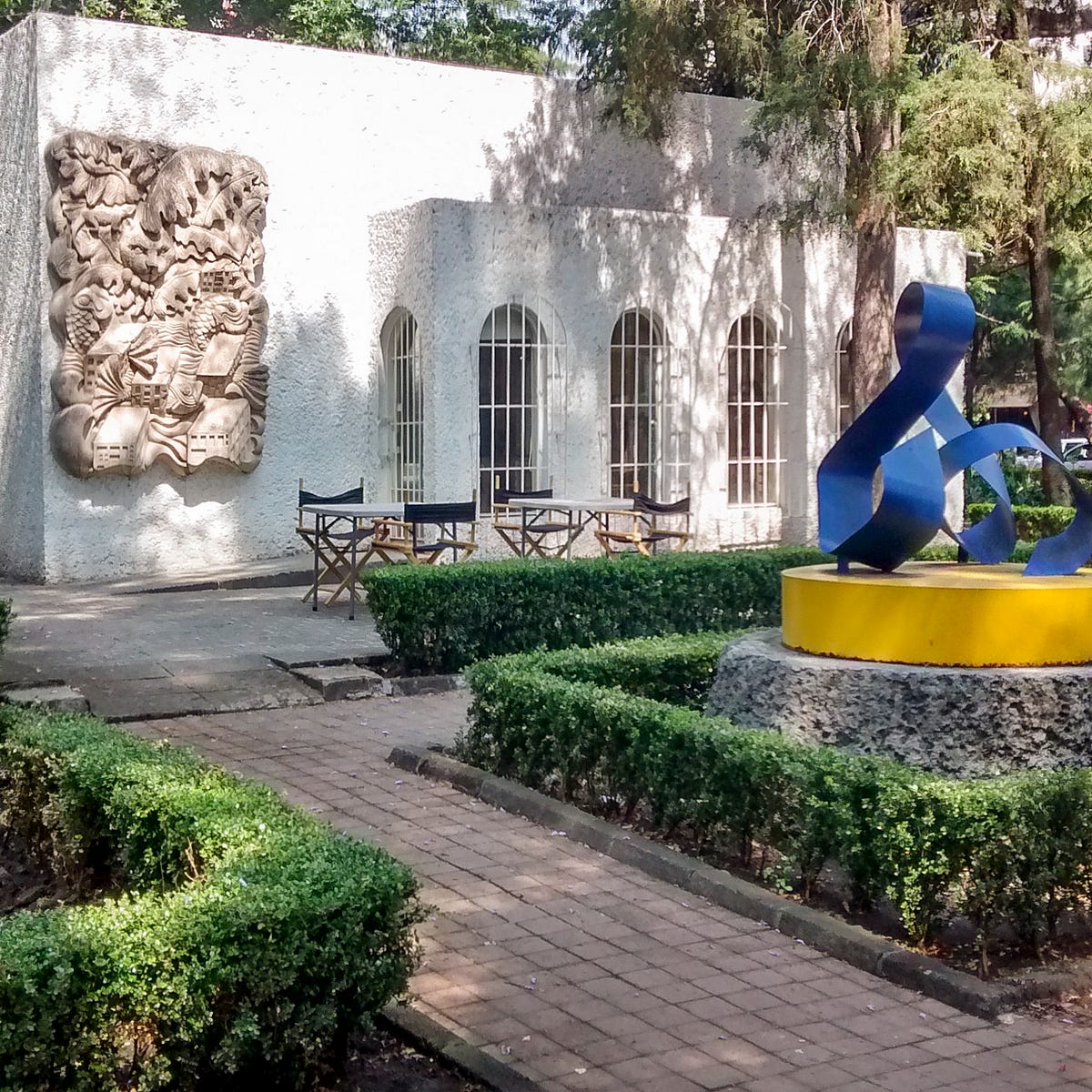 ESPACIO CULTURAL NELSON MANDELA. En las afueras del Parque Lincoln hay ...