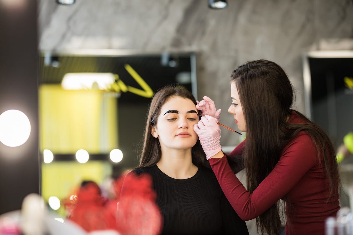 How to Choose the Perfect Makeup Artist for Your Event | by Sreyakar ...