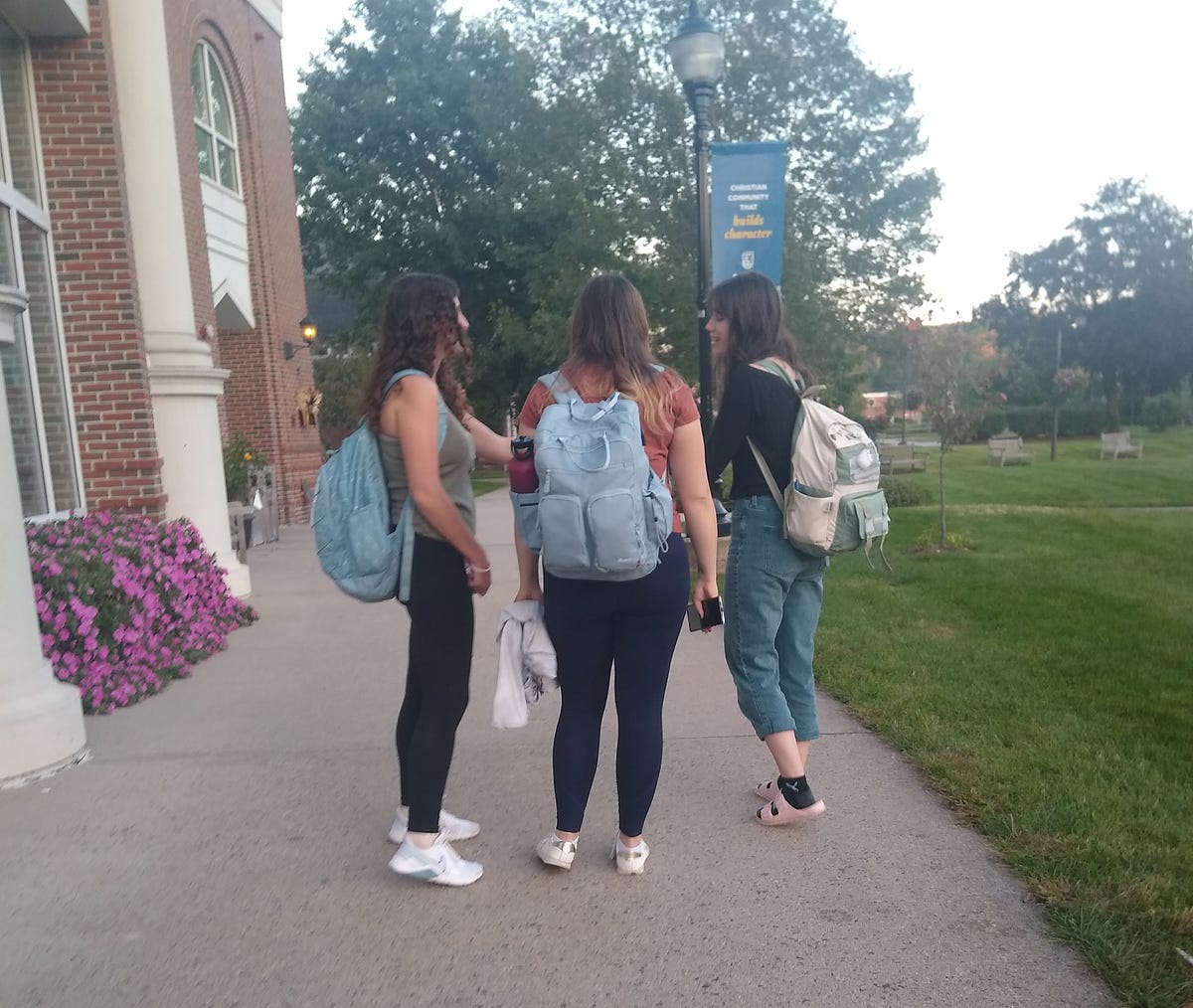 How to Make Friends in College. Why do students need them, and where ...