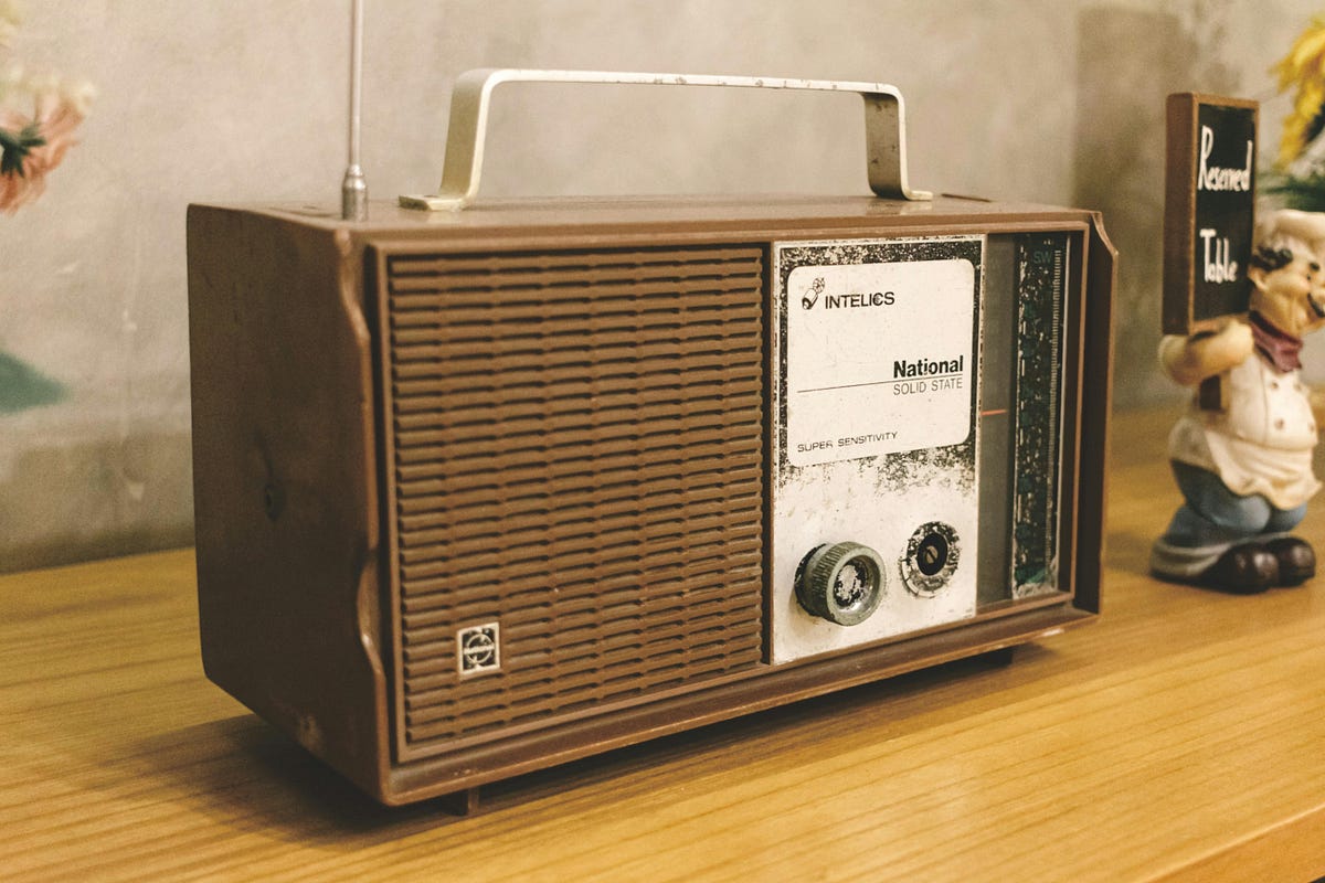 Love-Hate Relationsip dengan Radio dan Unek-Unek Tentangnya | by Dimas ...