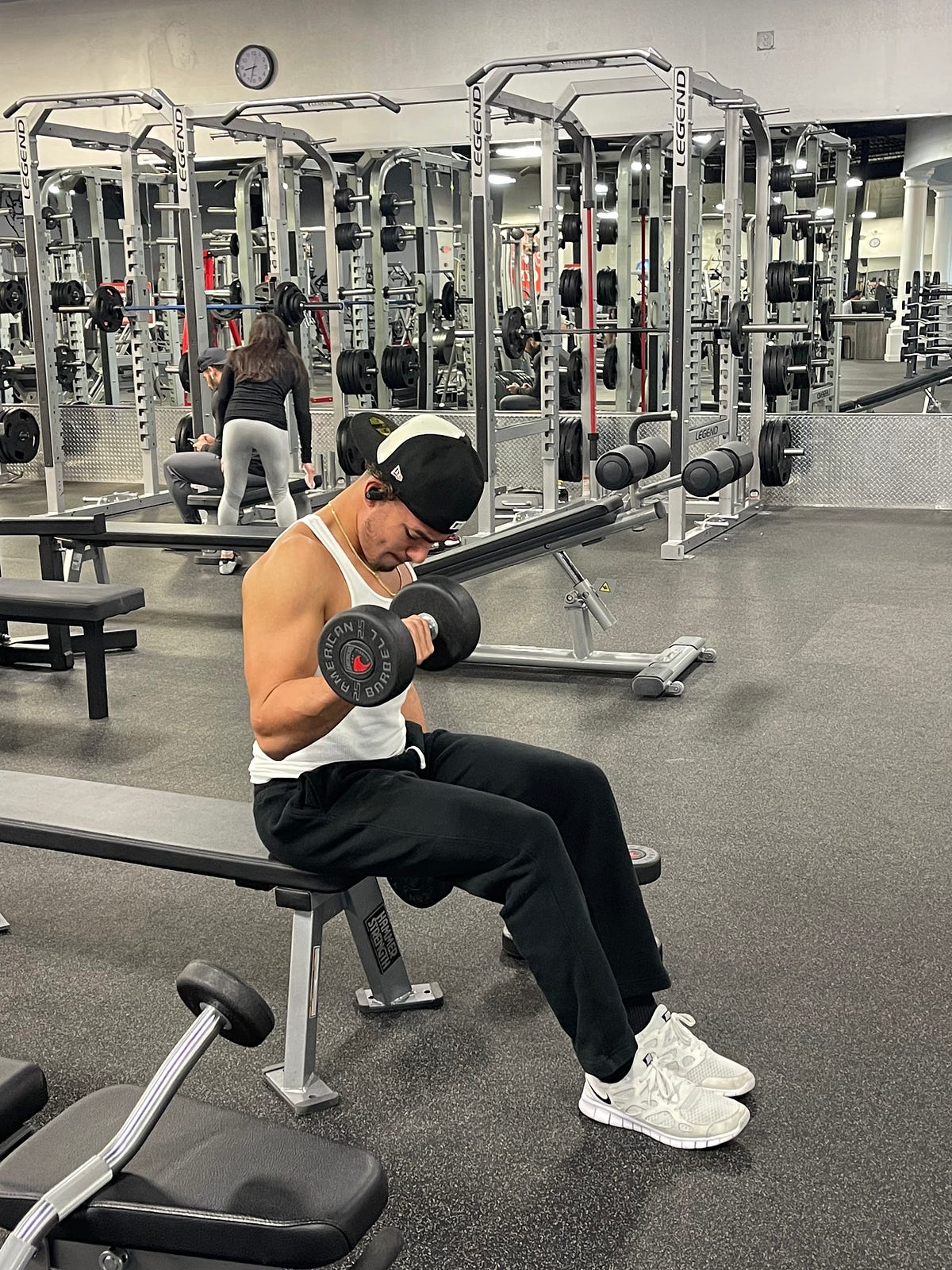 Kevin Castro hitting biceps - Leila Serrano - Medium