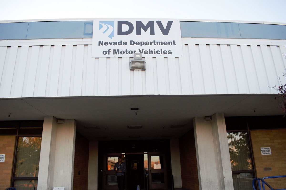 Students express support for automatic voter registration at the DMV ...