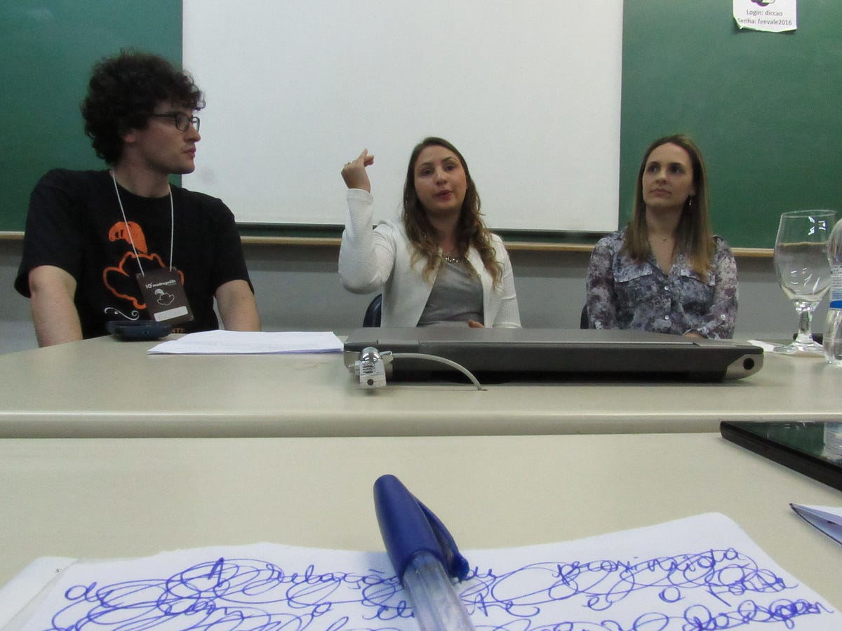 Coletiva de imprensa e entrevista individual com o cliente | by ¡Adiós ...