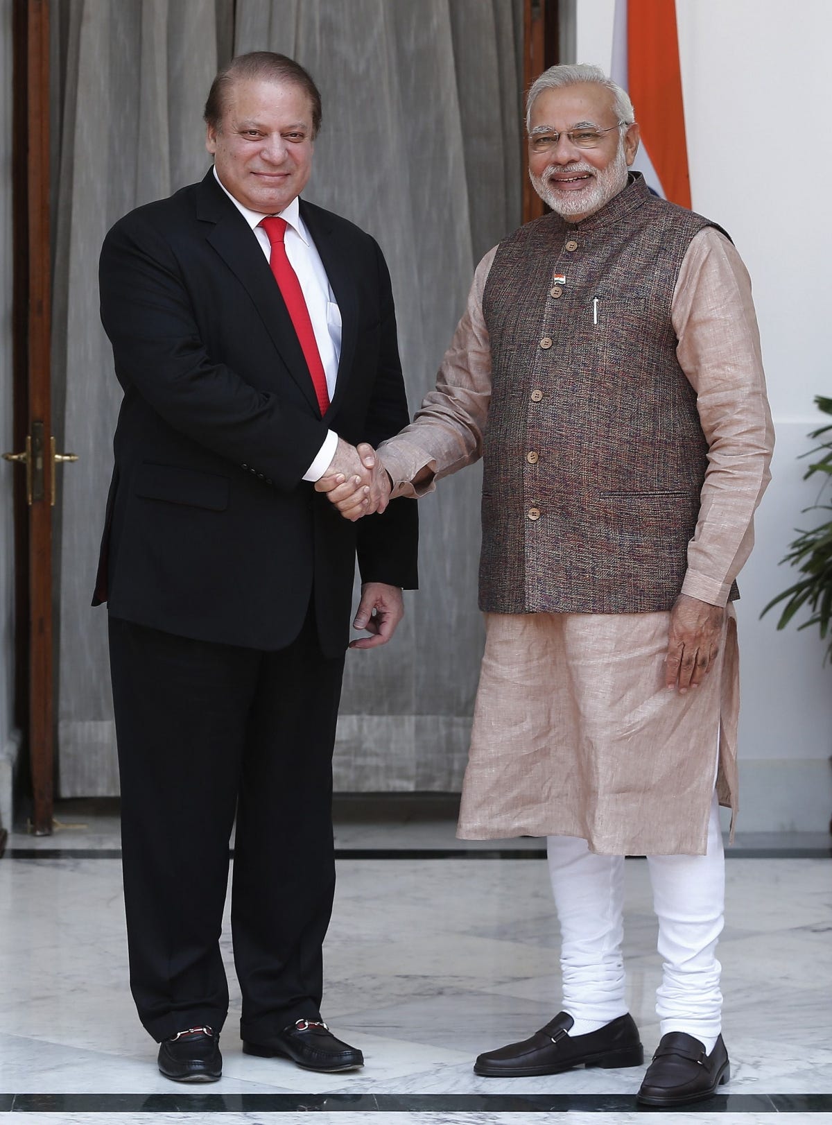 India Surprised With Narendra Modi Lahore Visit To Meet Nawaz Shariff ...