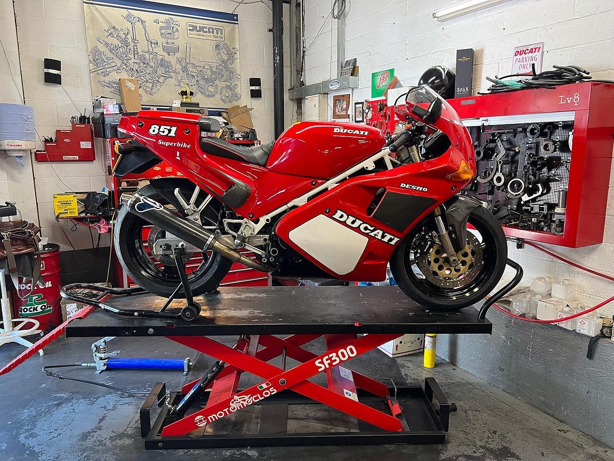 Ducati Dealers London - Ray Petty Meccanica - Medium