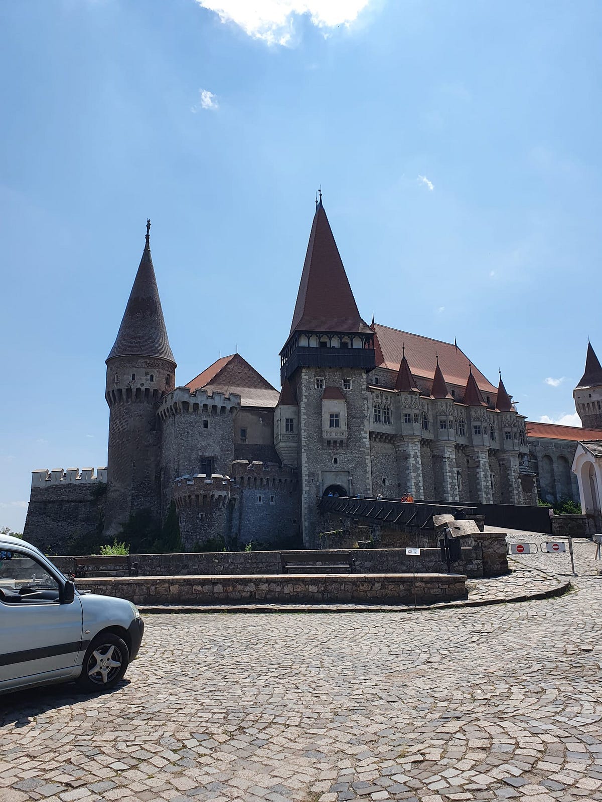 Castles and Charm: A Romanian Escape to Hunedoara | by Andreea128 | Medium
