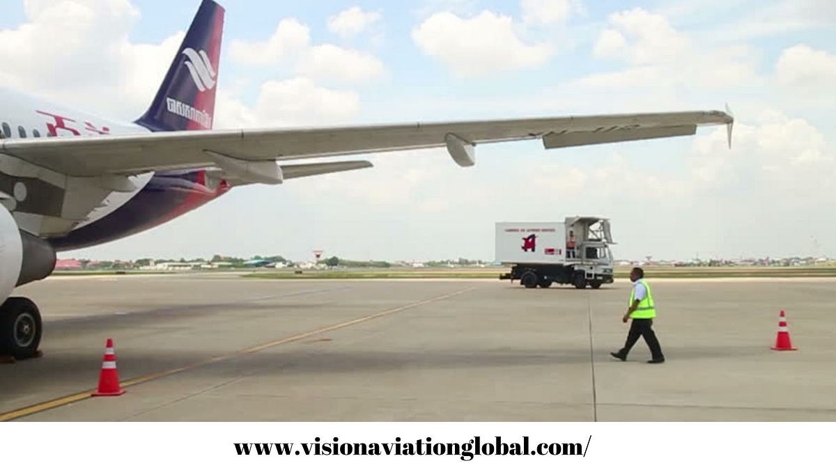 How do you become part of an airport ground crew? | by Vision Aviation ...