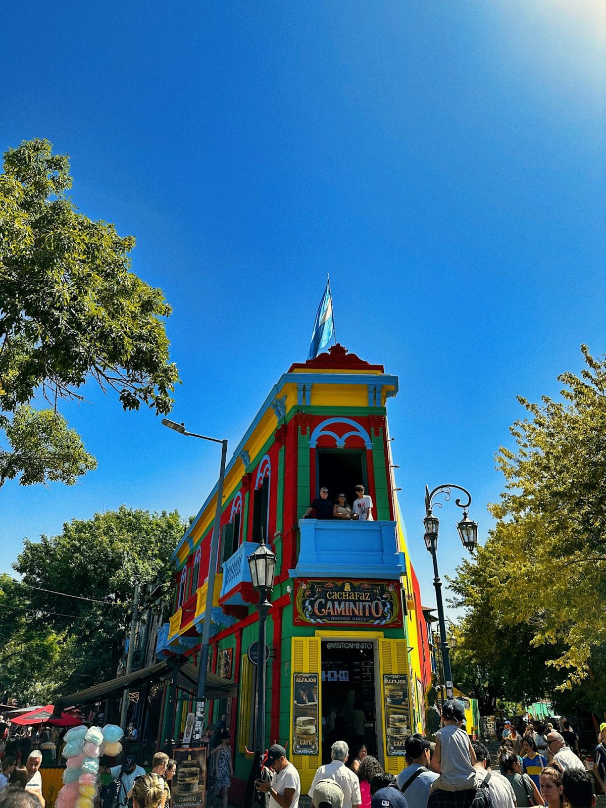 yes, no, hablas inglés; una fiesta en buenos aires. - Ioana Emina - Medium