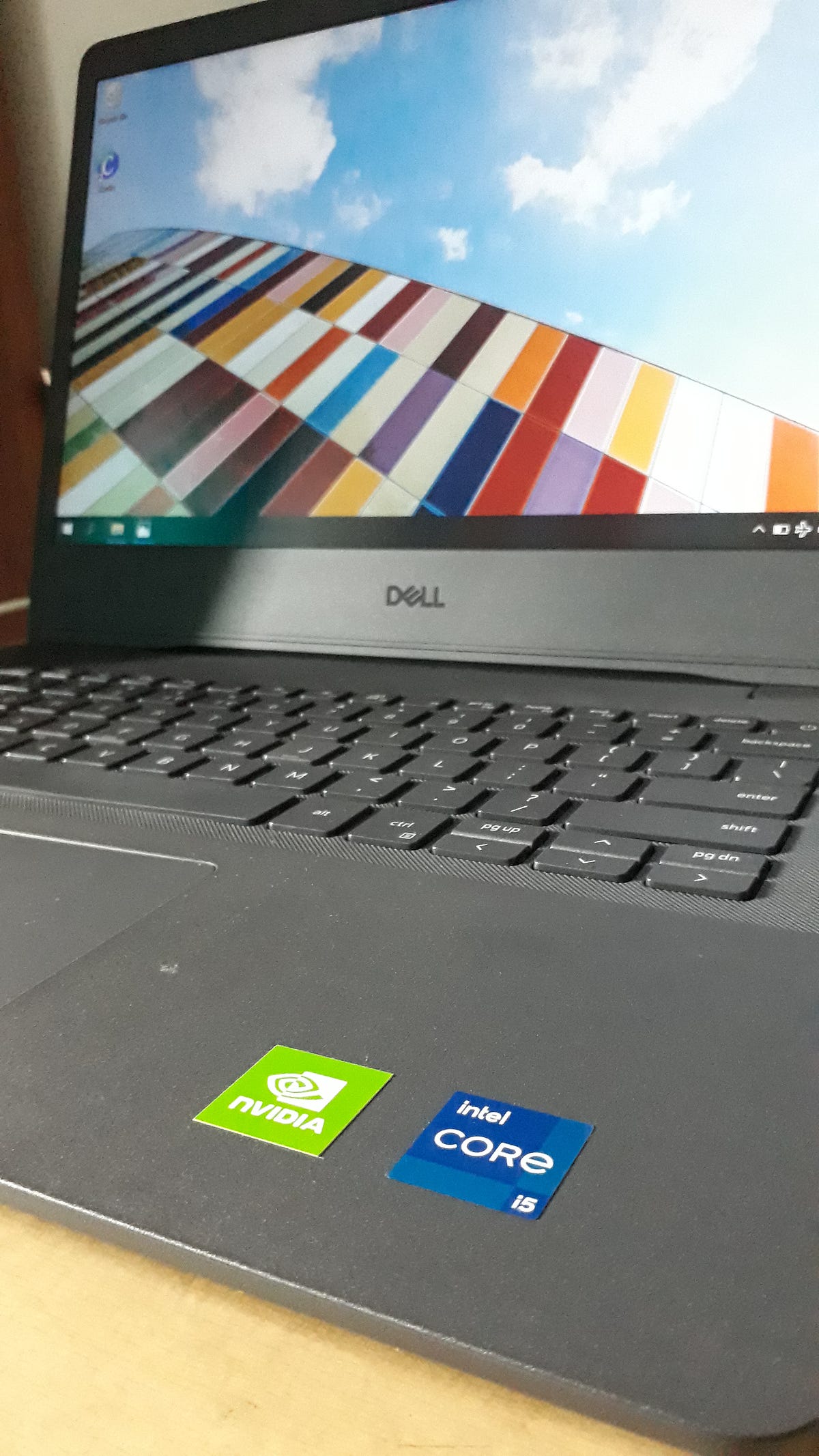 Tentang Laptop Baru [Esai]. Awal sadar jika laptop lama saya, yaitu ...