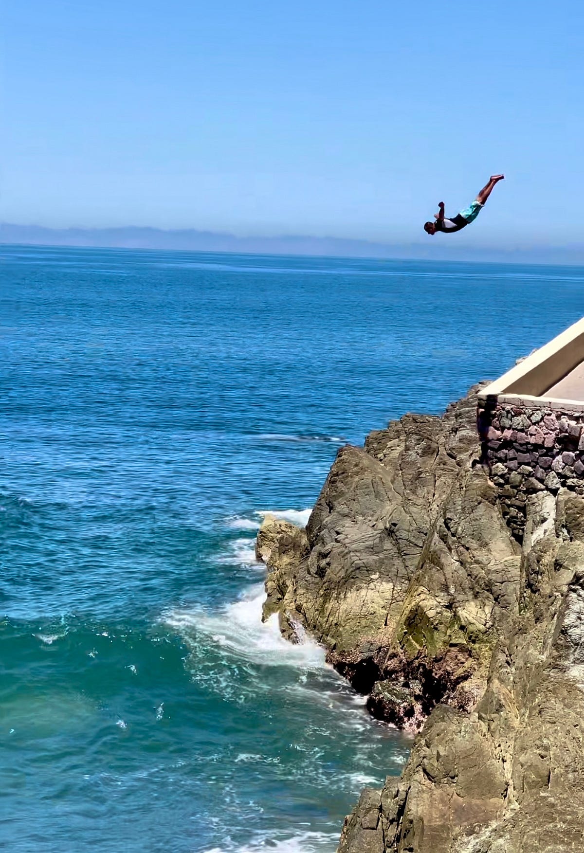 The Cliff Divers in Mazatlan Risk Their Lives To Support Themselves ...