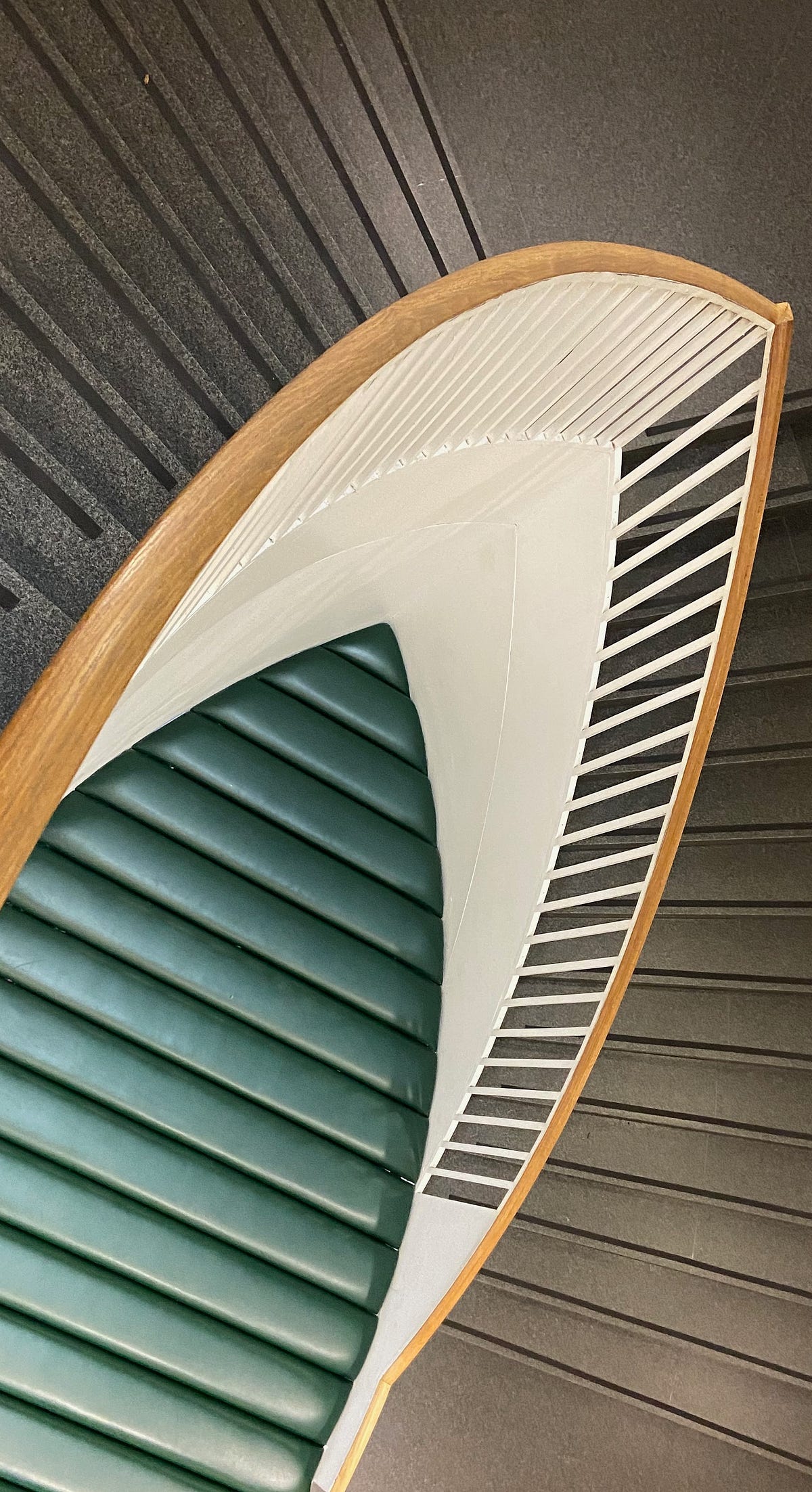 Descending staircase - Bruce Black - Medium