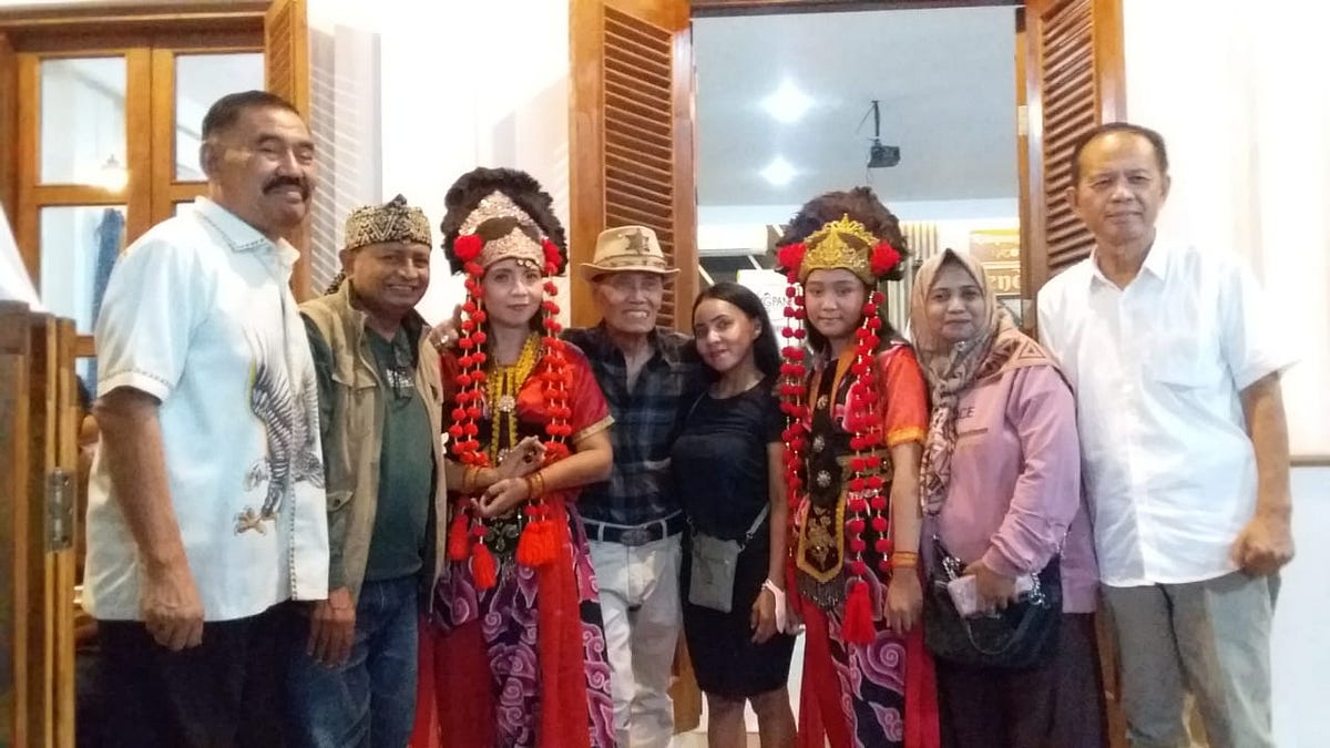 Srimulat bersama Sanggar Seni Tari dan Budaya Sawo Kecik Tampil Memukau ... Srimulat bersama Sanggar Seni Tari dan Budaya Sawo Kecik Tampil Memukau ...