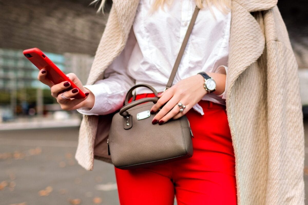 How to Choose the Right Size Phone Crossbody Bag for Your Needs | by ...