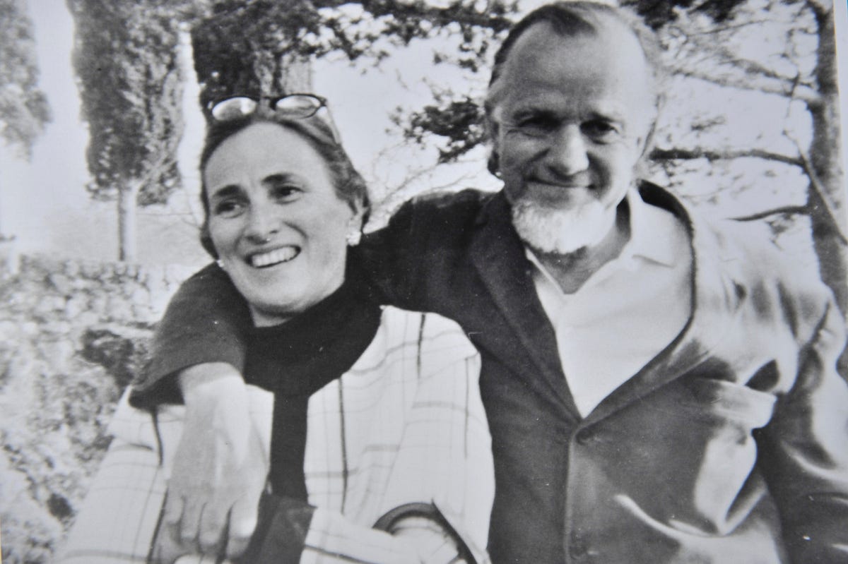 Una vida auténtica. Tensiones en la familia Schaeffer | by Alejandro ...