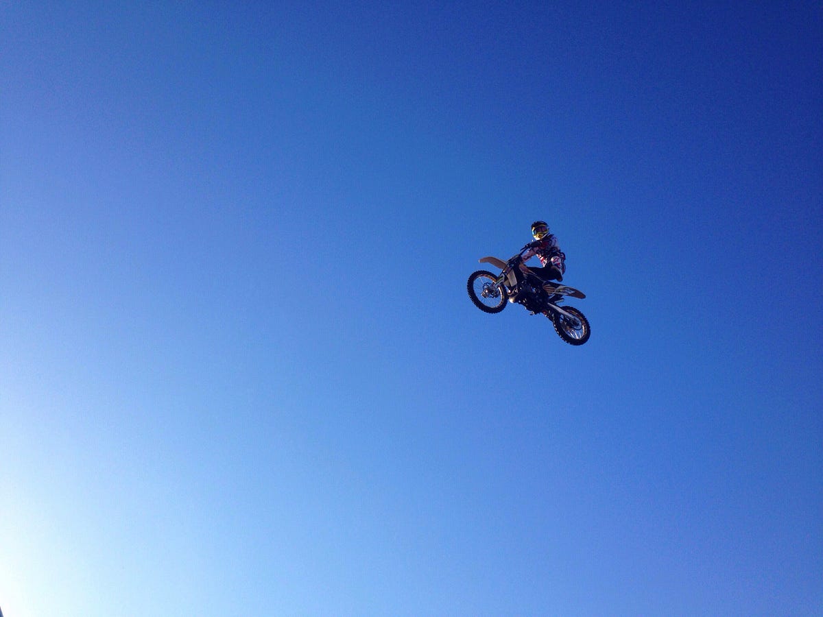 O Salto. O dia estava lindo, mas, naquela… | by Alan Oliveira | Medium