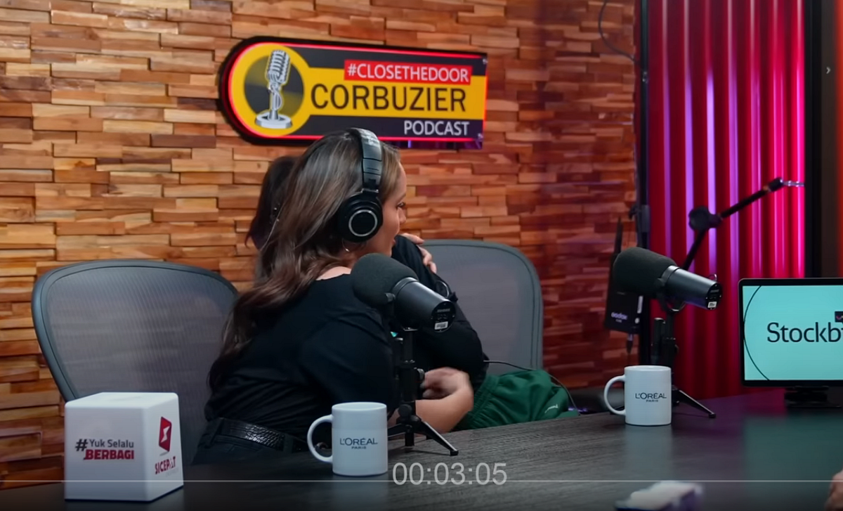 Cinta Laura dan Widy Vierra hadir sebagai bintang tamu podcast Deddy ...
