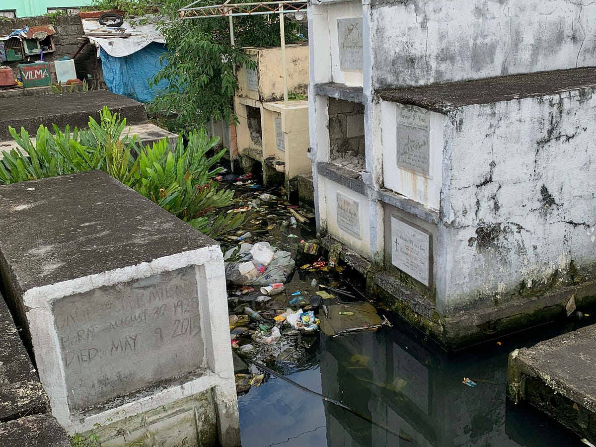 Paggunita ng kabataan sa limot na sementeryo. by: Pauline Alhambra ...
