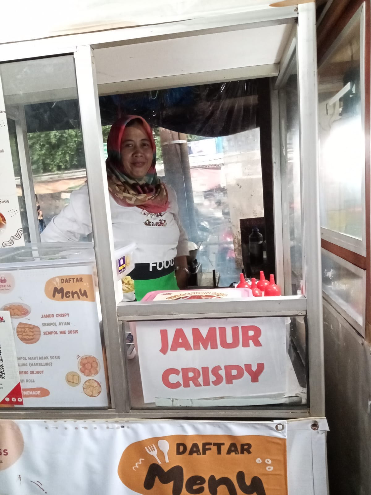 “Jelajahi Rasa Bandung: Cerita Ibu Ani Sebagai Pedagang Kaki Lima” | by ...