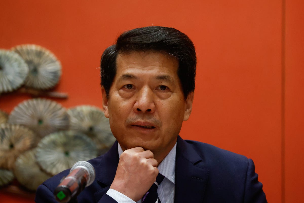Ambassador Li Hui’s mission. Between Moscow and Kiev | by GEOFOR ...