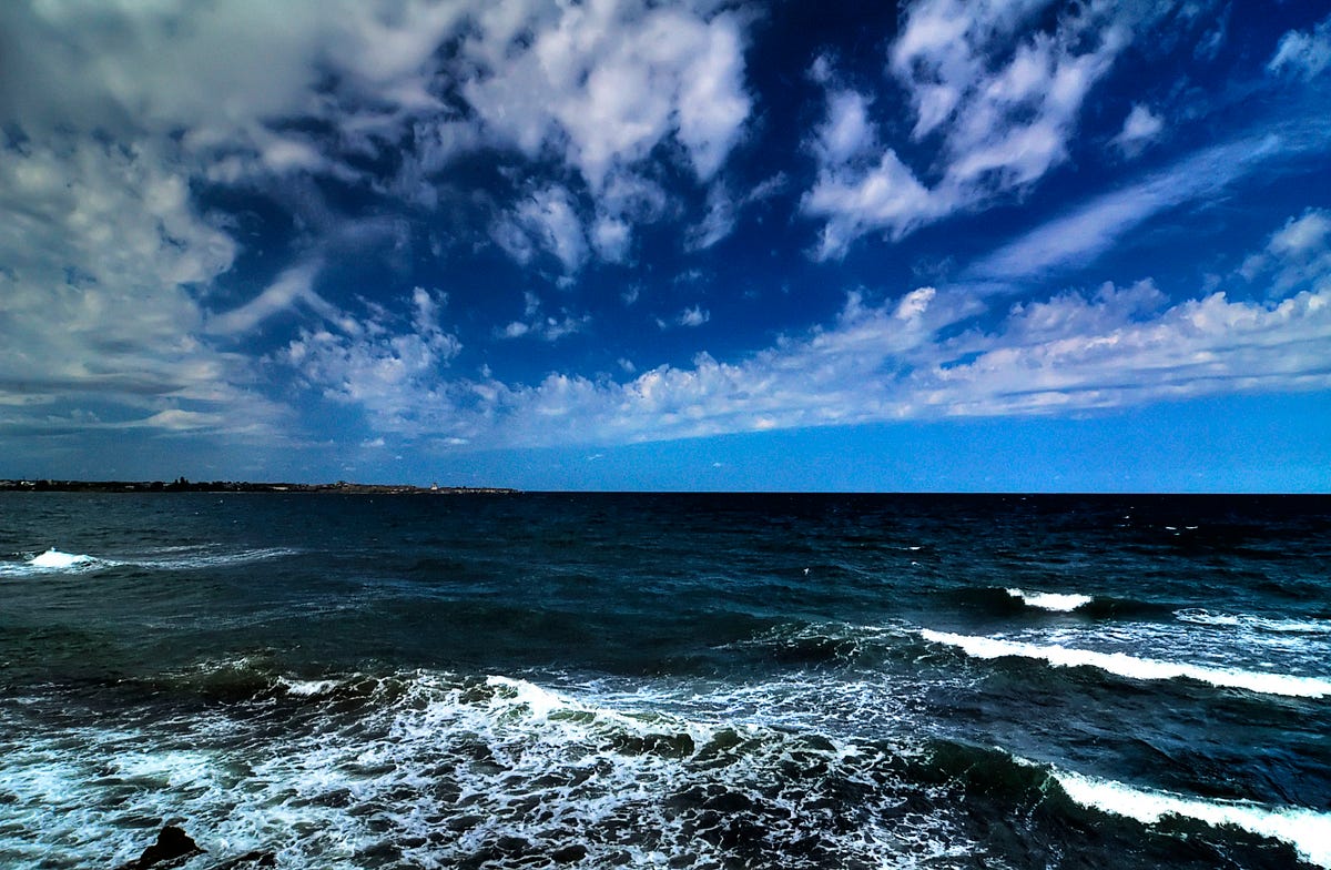 La Chica y el Mar. Me he pasado el 70% de mi vida viviendo… | by ...