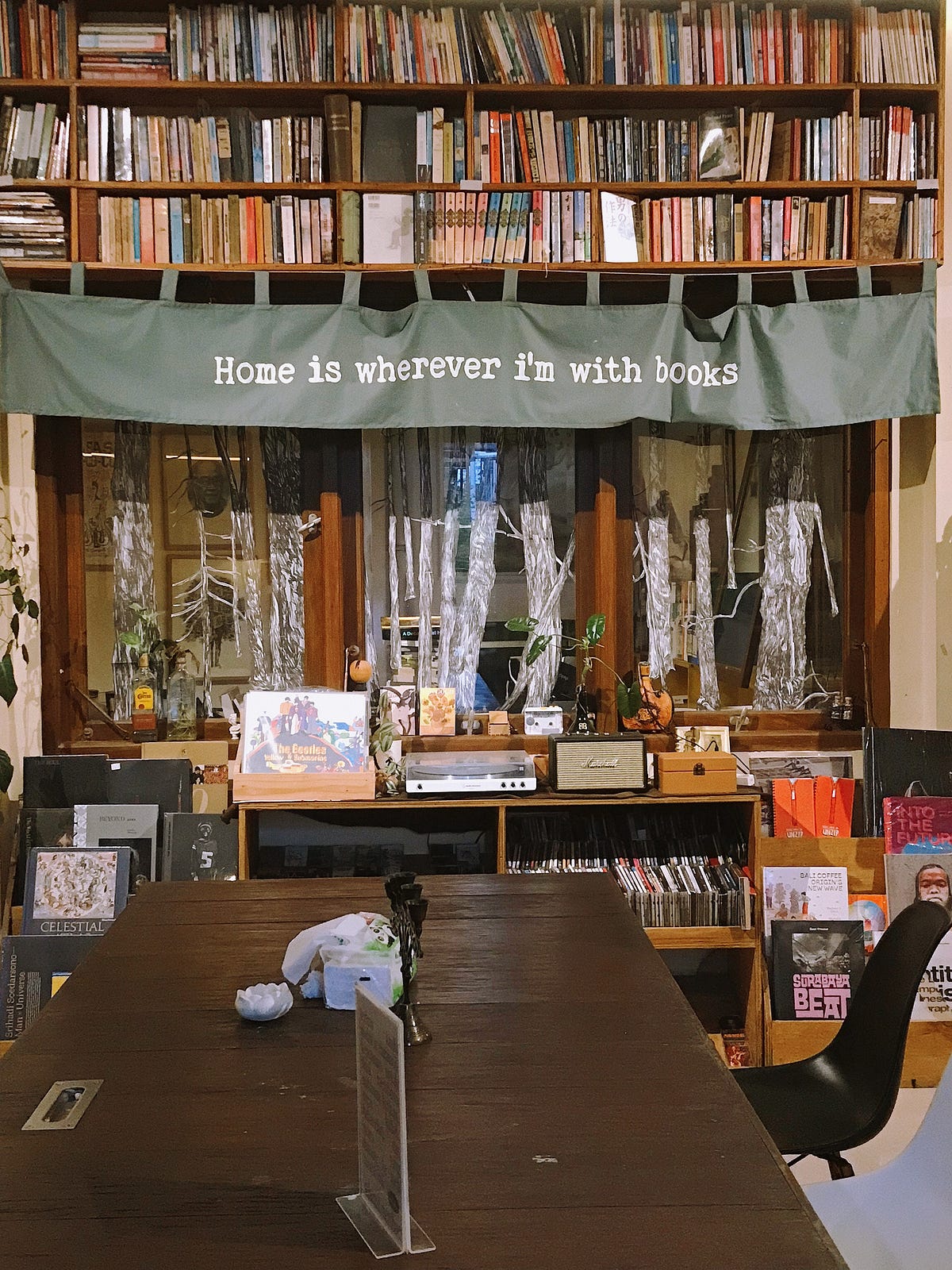 BUKU AKIK. Toko Buku Aesthetic di Jogja! | by Midori-san | Jun, 2024 | Medium