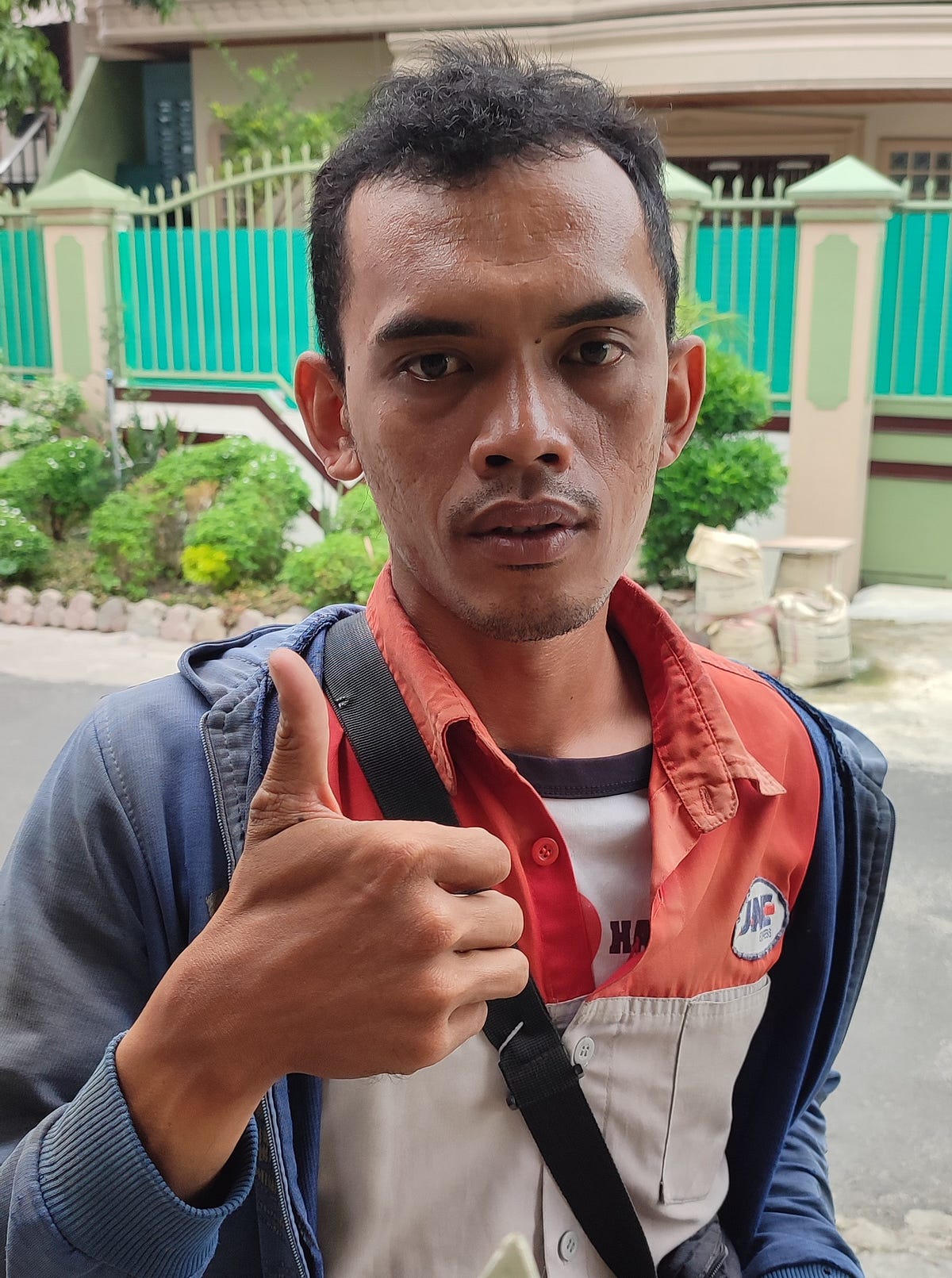 Semangat Kreativitas Kurir JNE. Saya mengenal JNE sekitar 20 tahun… | by Sudianto | Jun, 2024 ...