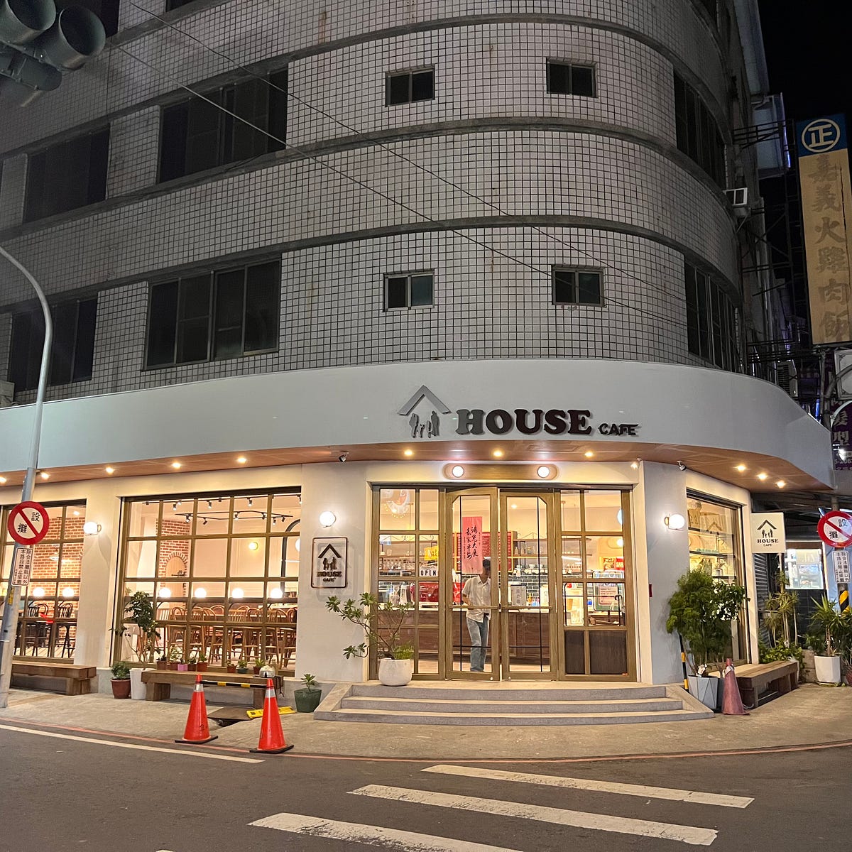 往outlier的路上day965 - Han-Ju Chen - Medium