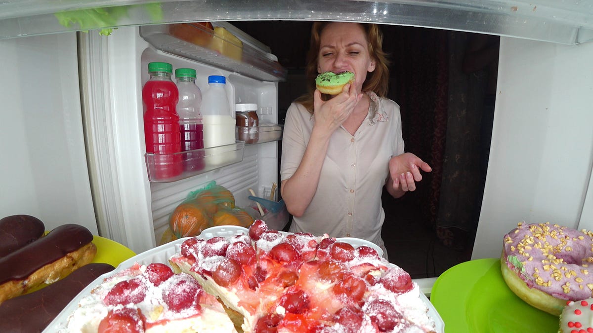 Binge Eating During Coronavirus Quarantine | by Leora Fulvio | Medium