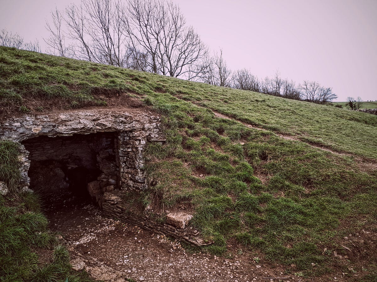 Belas Knap Long Barrow: a Piece of British History | by Mario López ...