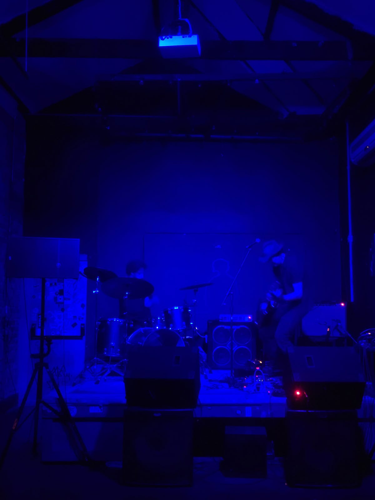 Thomas Simon Vortex celebra o lançamento de seu novo álbum em retorno ...