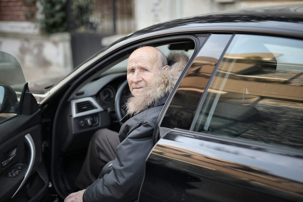 The Top 5 “Red Flags” For When Seniors Should Stop Driving | by Joan ...