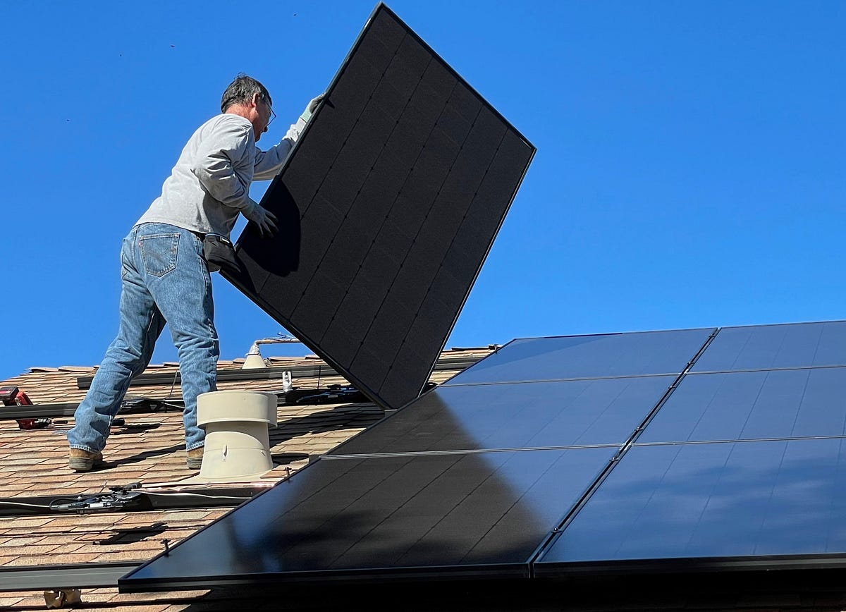 HOW TO CHOOSE THE RIGHT SOLAR PANEL INSTALLER | by Radian Stores | Medium