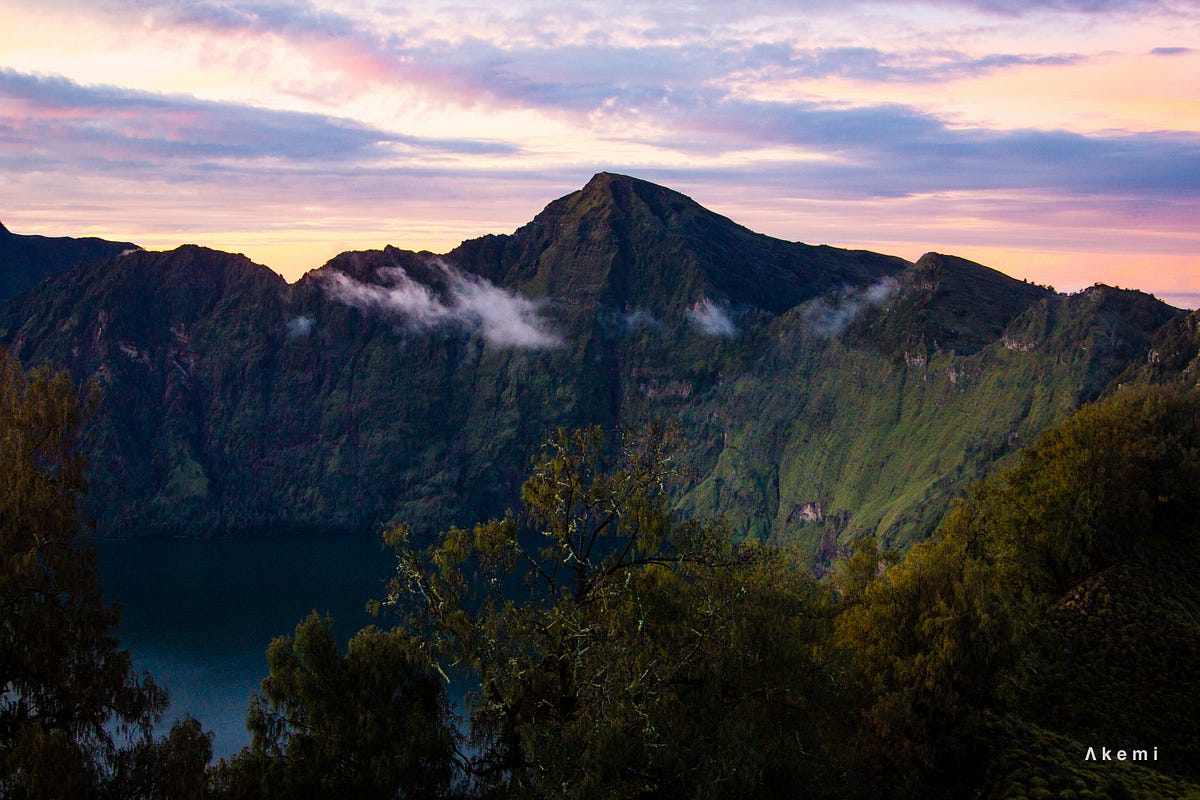 Rinjani Dawn. The humans trotted-up the volcano. A… | by AKEMI | Medium