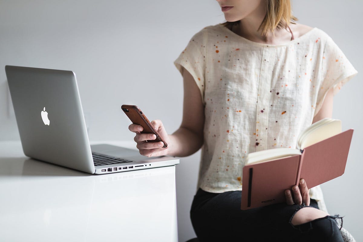 How Social Media Affects Reading Habits | ILLUMINATION